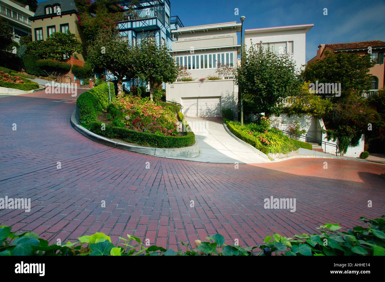 Worlds crookedest street hi-res stock photography and images - Alamy