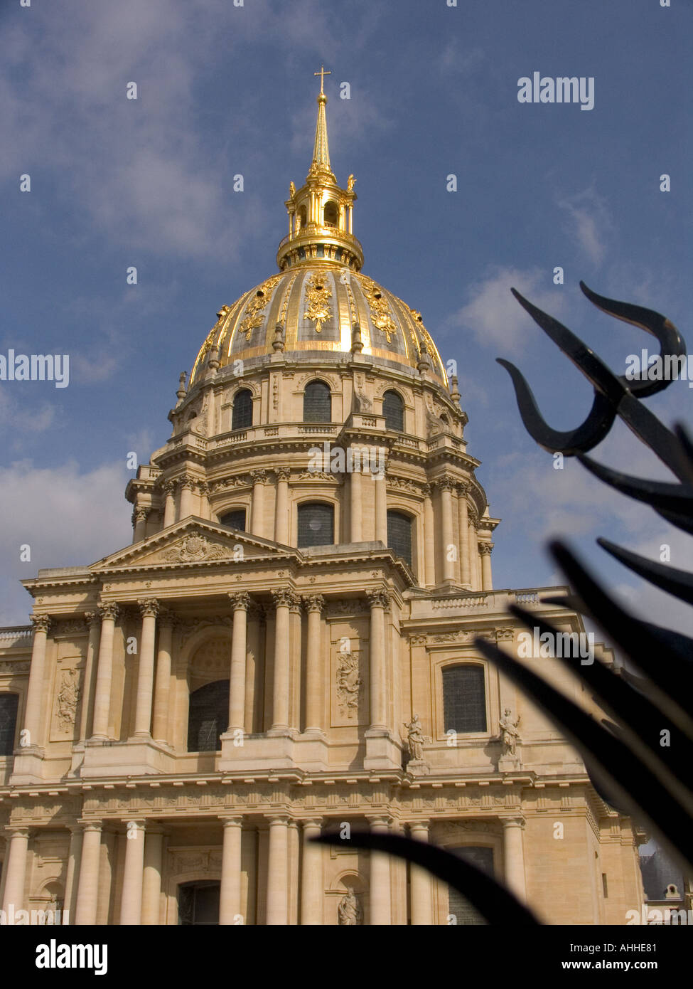 Dome Church commissioned by the Sun King Louis XIV contains Napoleon s ...