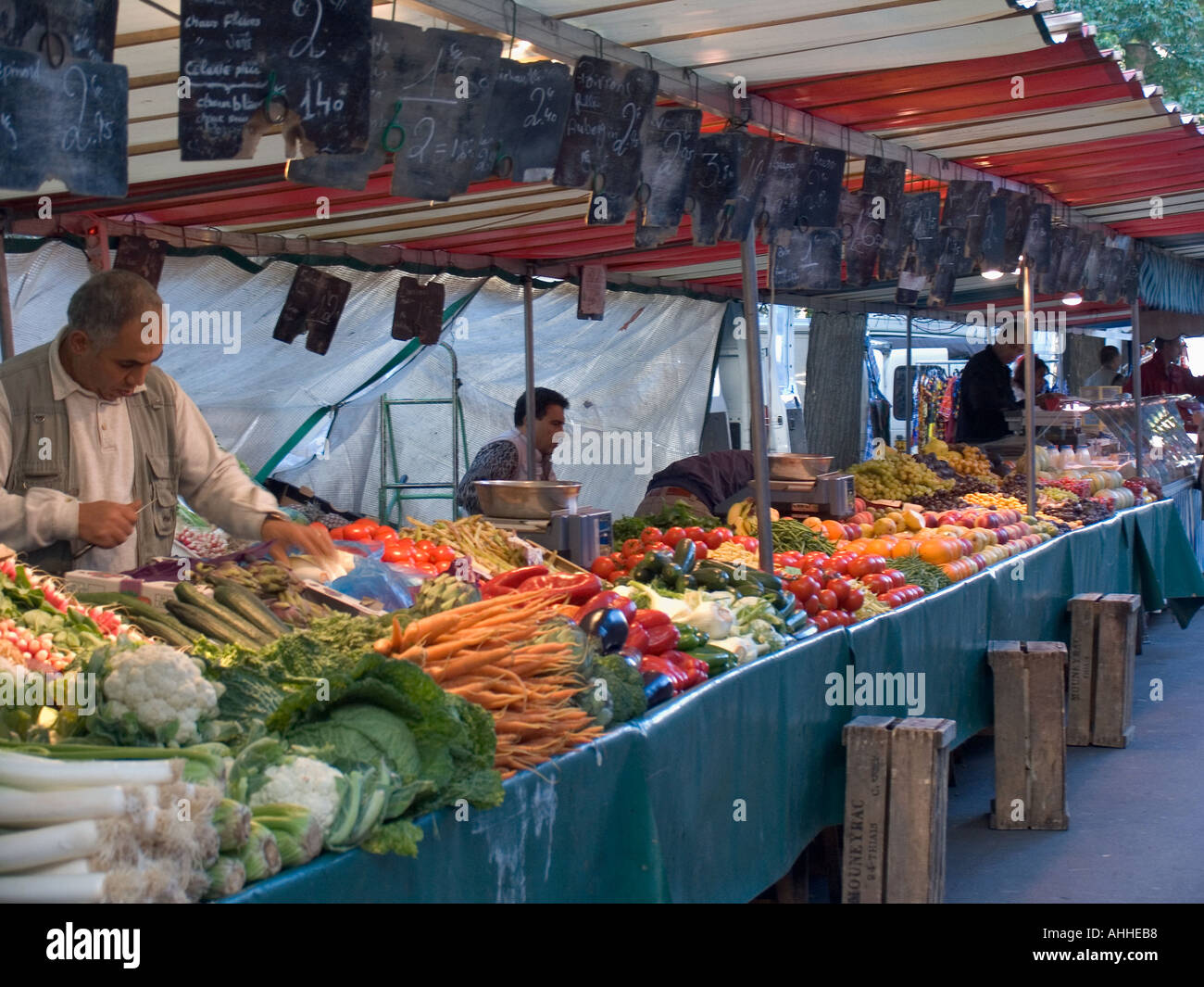 Paris market carrot hi-res stock photography and images - Alamy