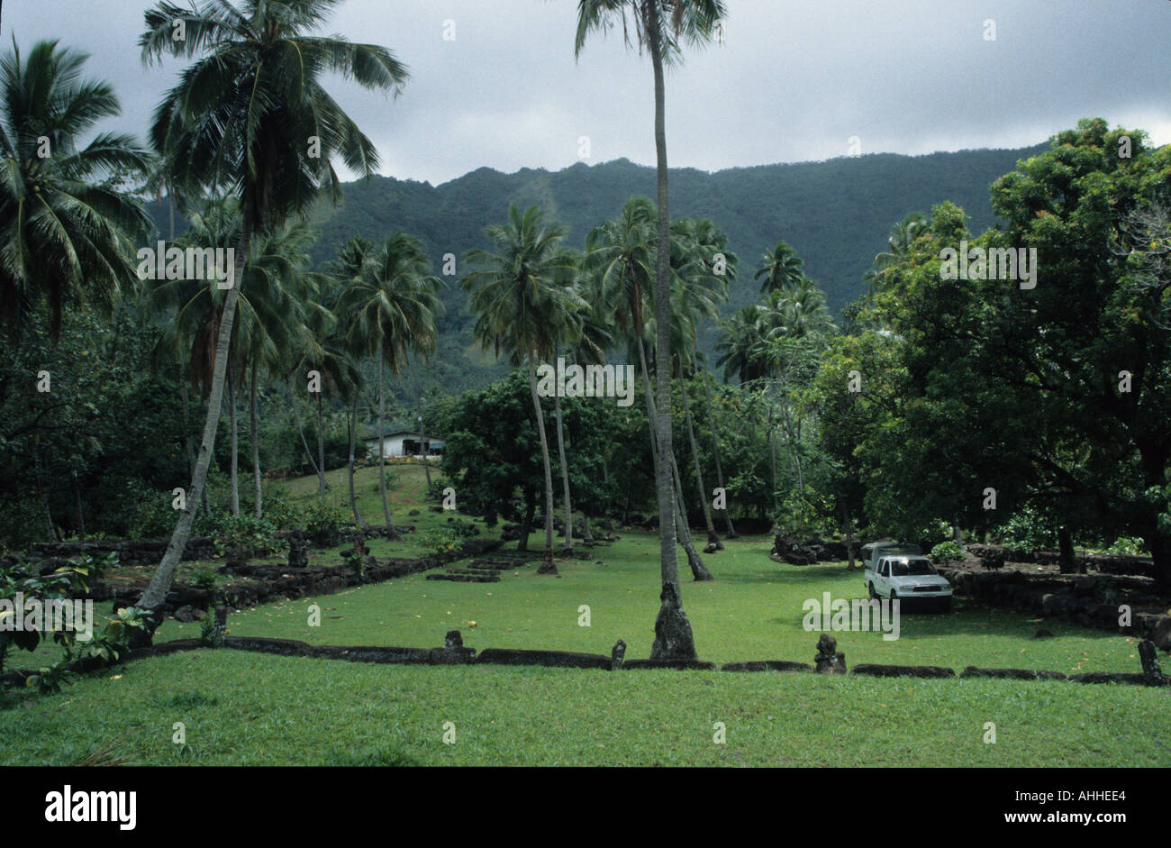 Ancient burial ground and place of ritual cannibalism Tohua Hikokua ...