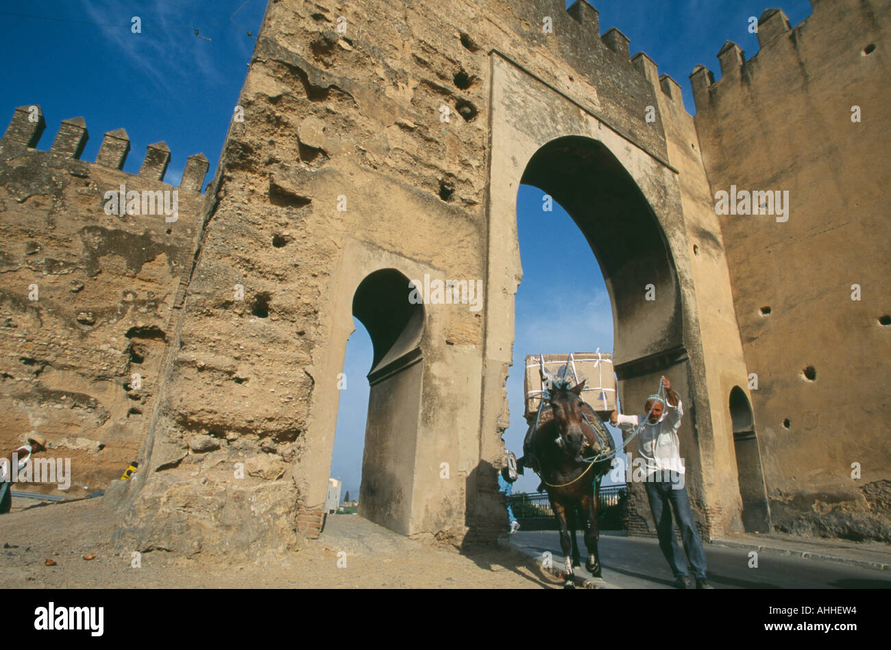Moroccan horseshoe arch hi-res stock photography and images - Alamy