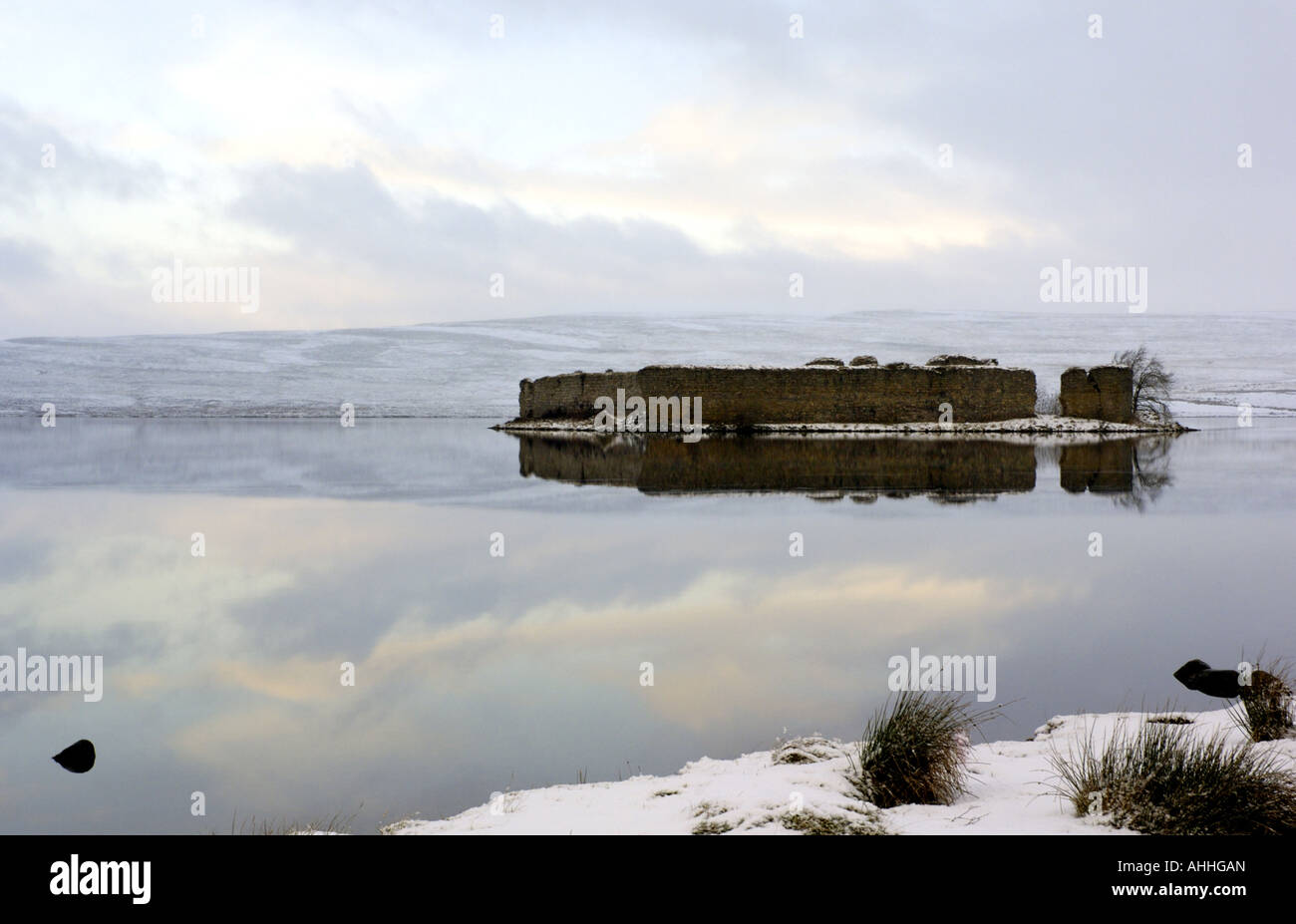 Lochindorb castle hi-res stock photography and images - Alamy