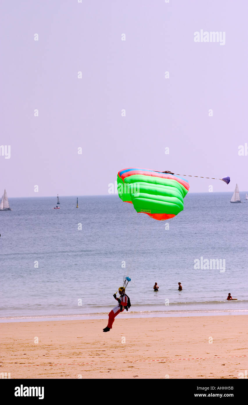skydiver with colourful parachute landing on beach Stock Photo - Alamy