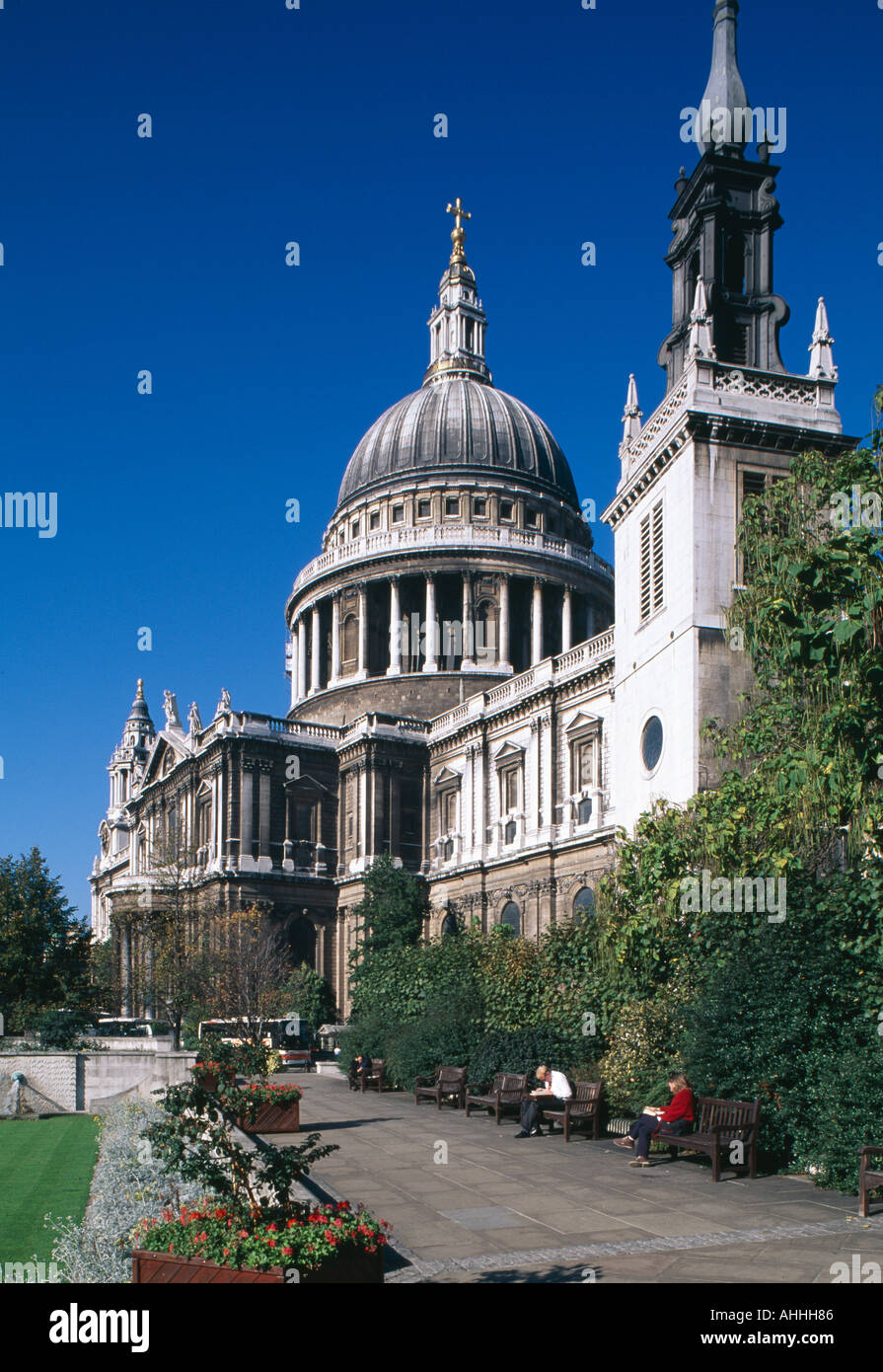 St pauls cathedral london 1675 hi-res stock photography and images - Alamy