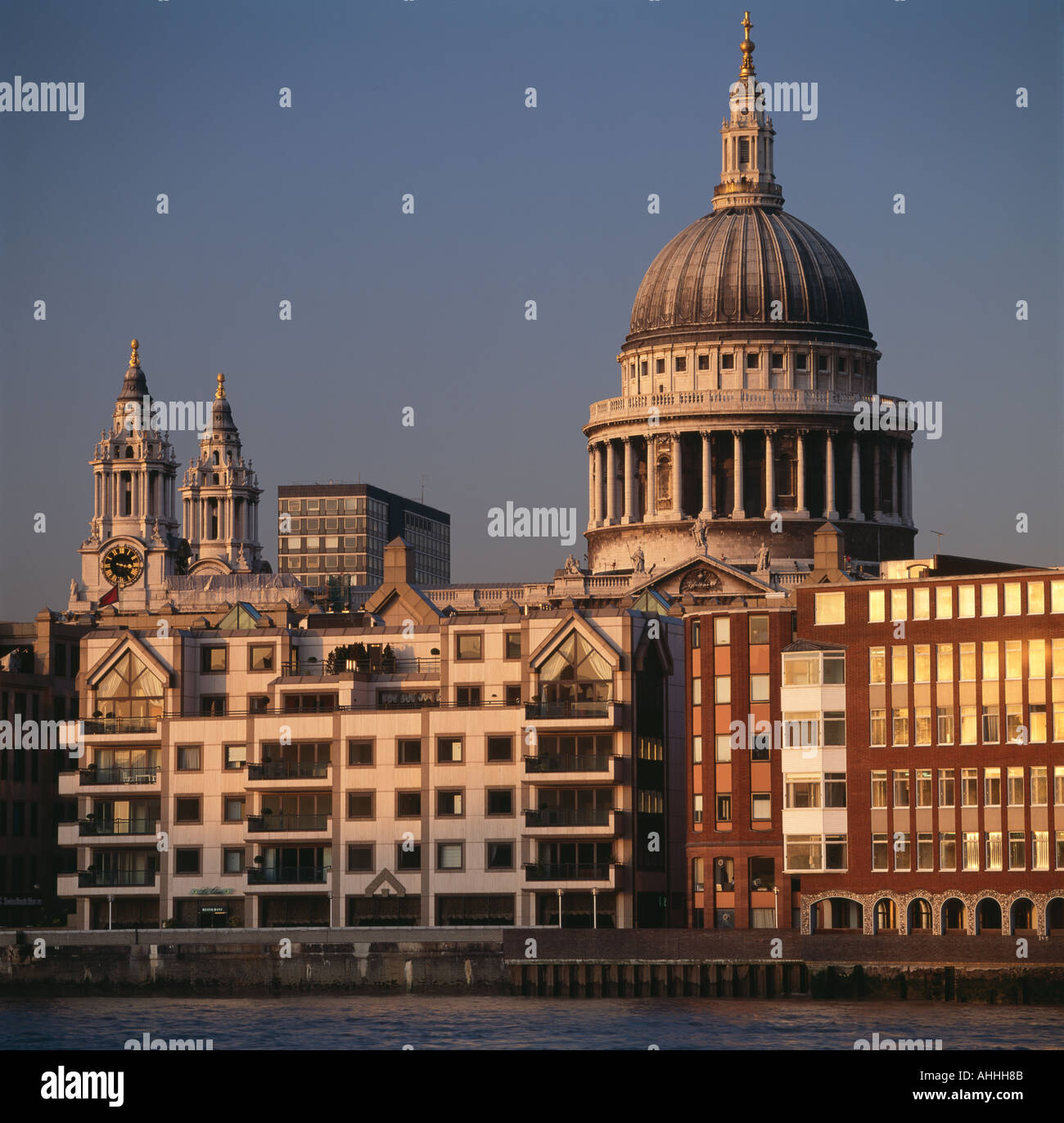Sir christopher wren architect churches hi-res stock photography and ...