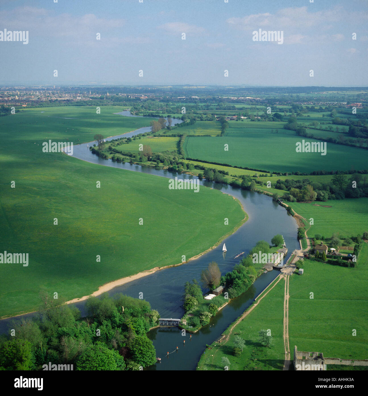 River Thames and Trout Inn Godstow looking across Port Meadow common ...