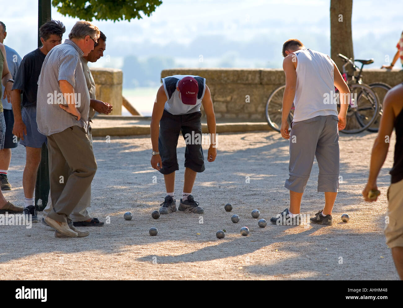 PEOPLE PLAYING PETANQUE BOULES SAULT PROVENCE FRANCE Stock Photo - Alamy