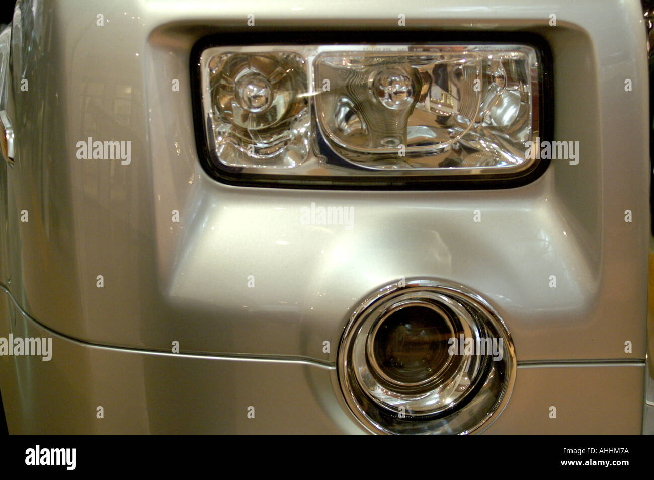 2002 Rolls Royce Phantom car front lights Stock Photo - Alamy