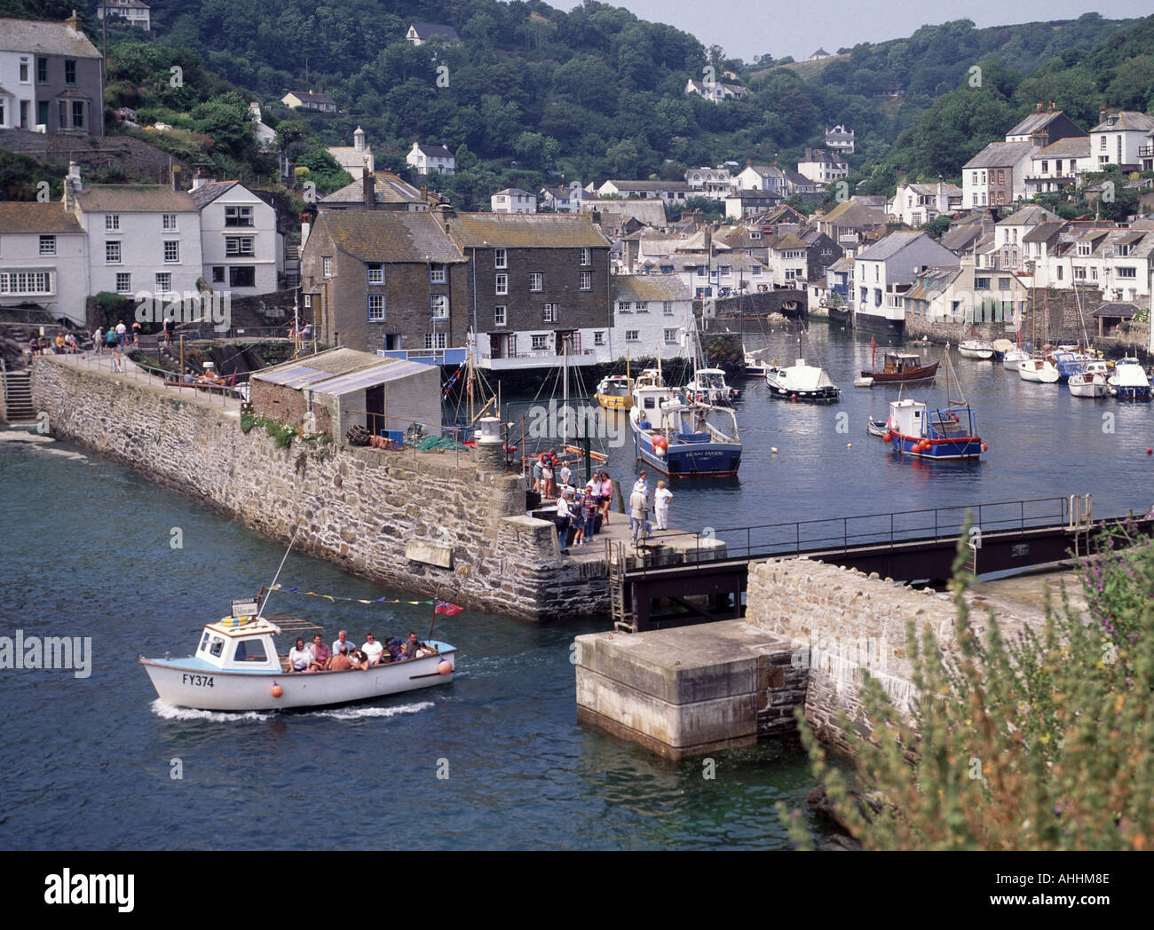 Cornish fishing village scene hi-res stock photography and images - Alamy