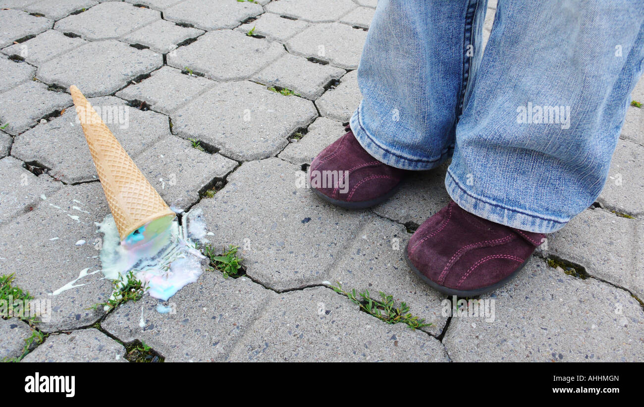 Falling ice cream hi-res stock photography and images - Alamy