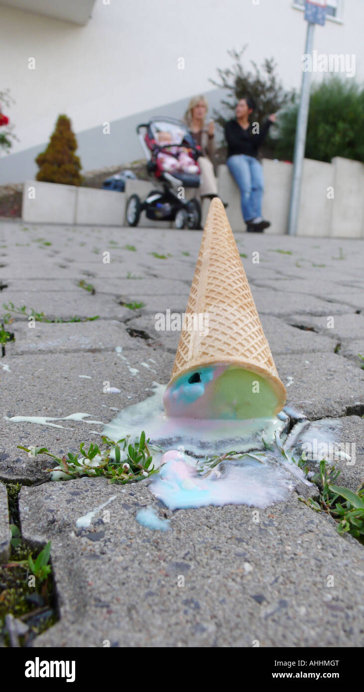 falling down ice-cream cone Stock Photo - Alamy