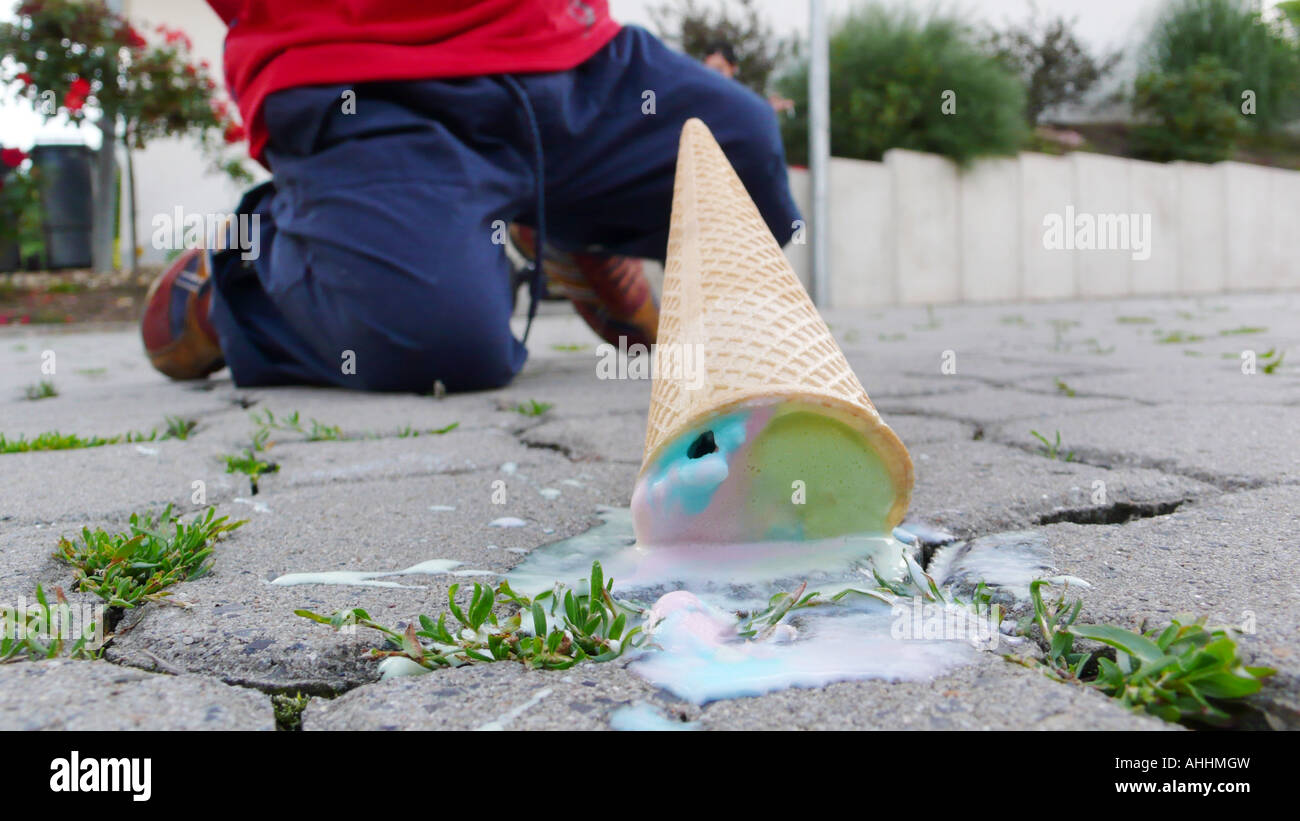 falling down ice-cream cone Stock Photo - Alamy