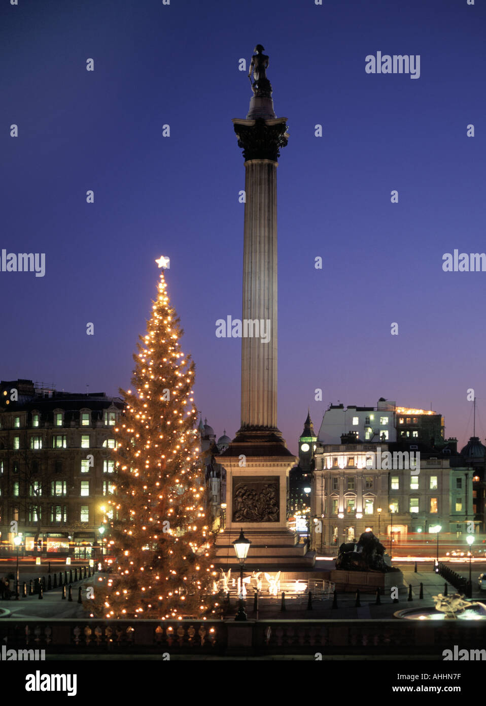 Trafalgar square scene hi-res stock photography and images - Alamy