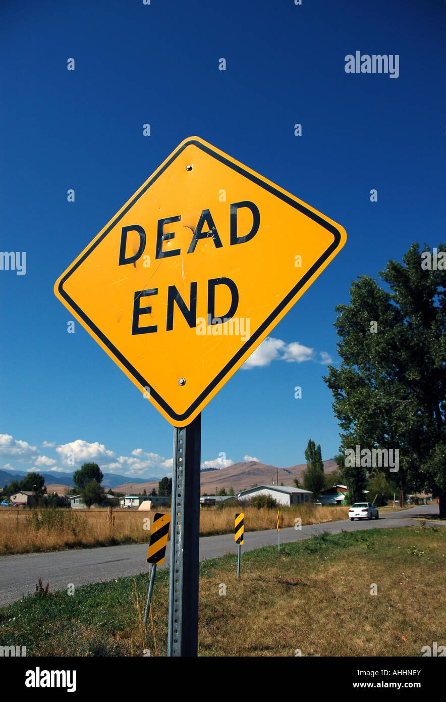 Dead end road hi-res stock photography and images - Alamy