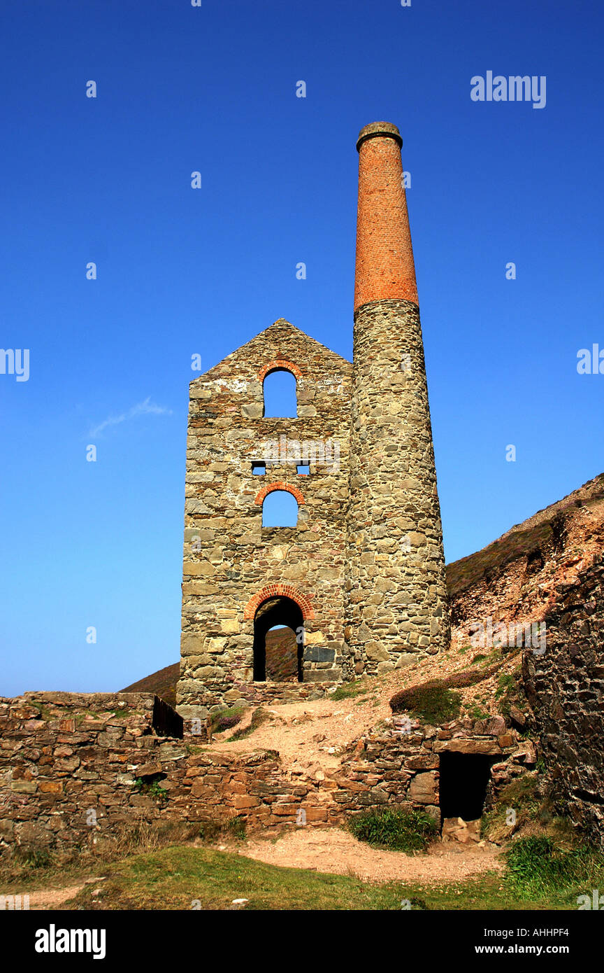 Towanroath shaft engine house hi-res stock photography and images - Alamy