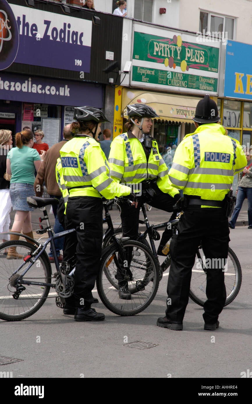 Police man chatting a man hi-res stock photography and images - Alamy