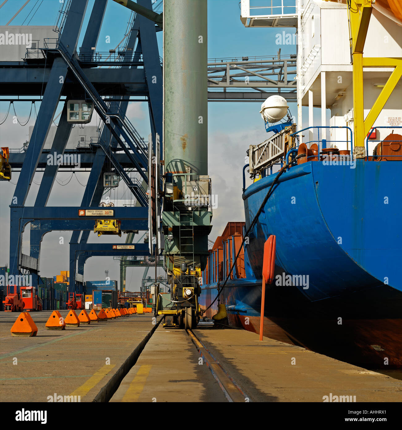Fixed cargo crane hi-res stock photography and images - Alamy