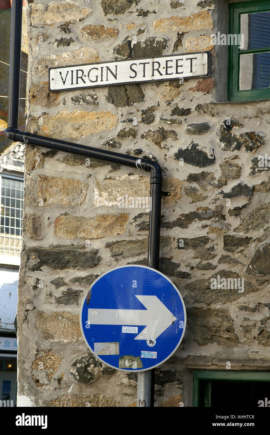 Cornwall roadsign hi-res stock photography and images - Alamy