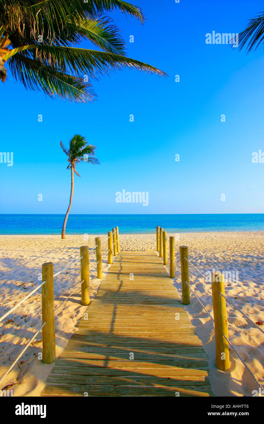 Walkway onto beach Stock Photo - Alamy