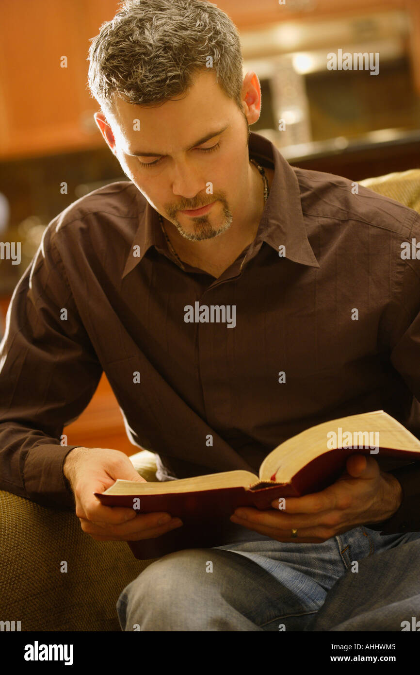 Reading the bible hi-res stock photography and images - Alamy