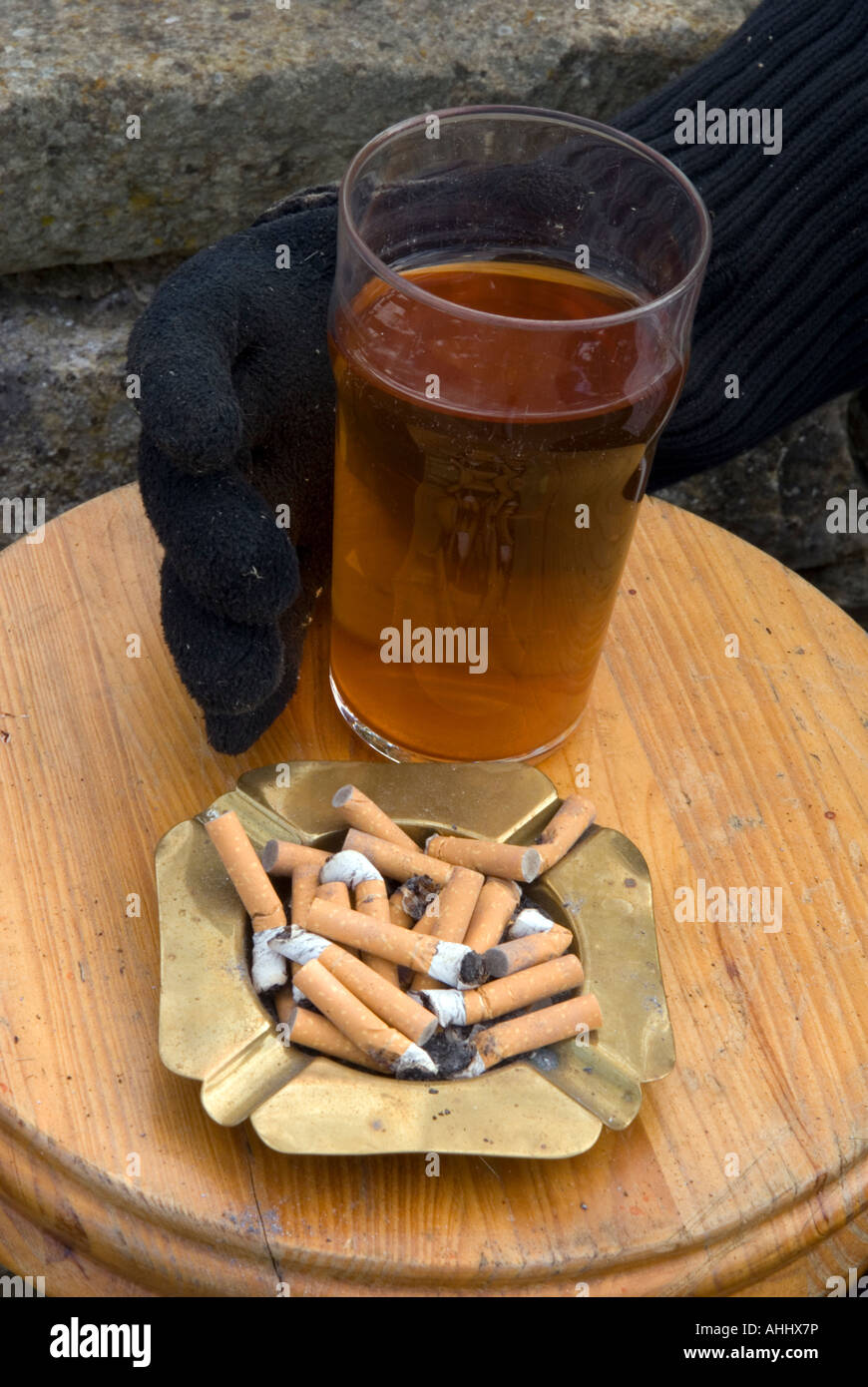 Straw cigarettes hi-res stock photography and images - Alamy