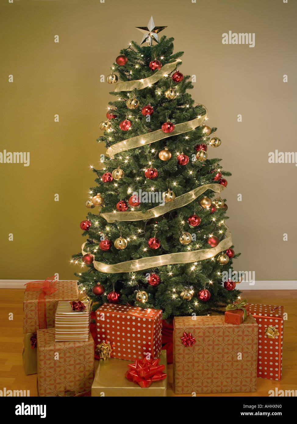 Christmas tree with presents Stock Photo - Alamy