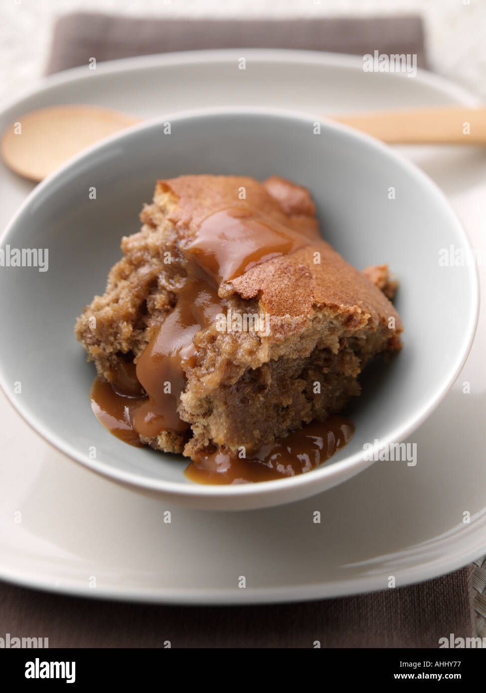 Individual portion pudding sweets hi-res stock photography and images ...