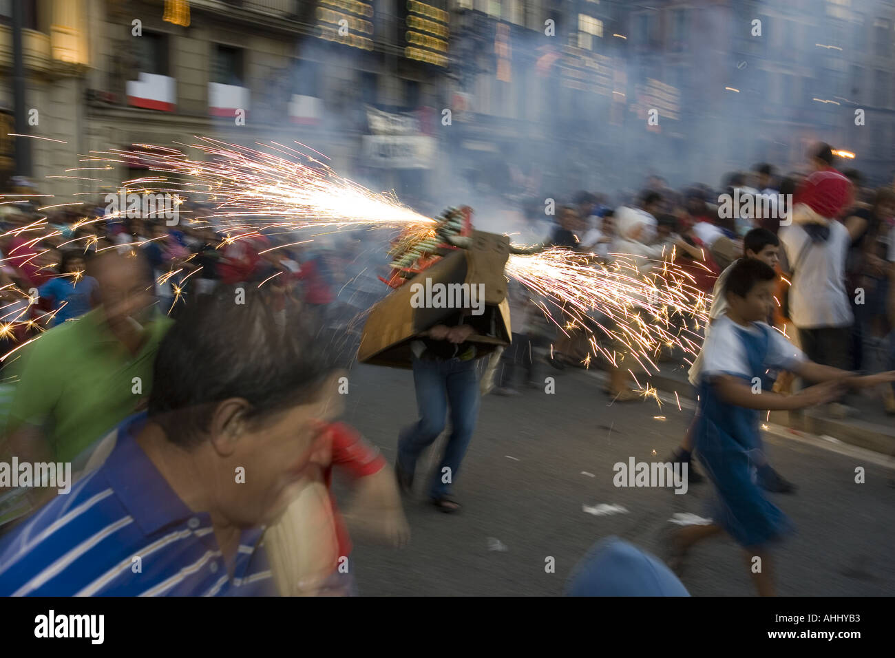 Children enjoy street theatre hi-res stock photography and images - Alamy