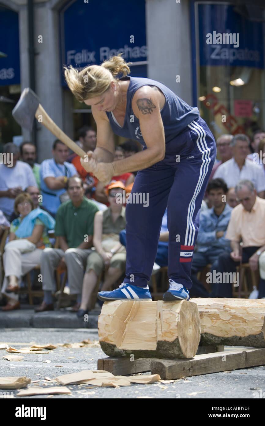 Wood chopping competition hi-res stock photography and images - Alamy
