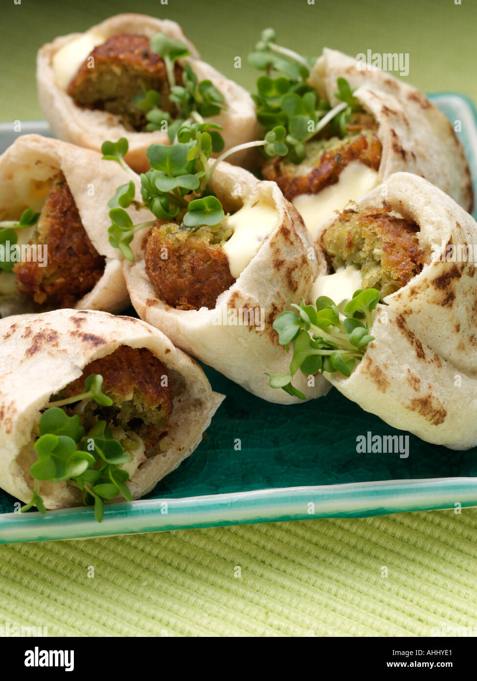 Falafel sandwich pitta hi-res stock photography and images - Alamy