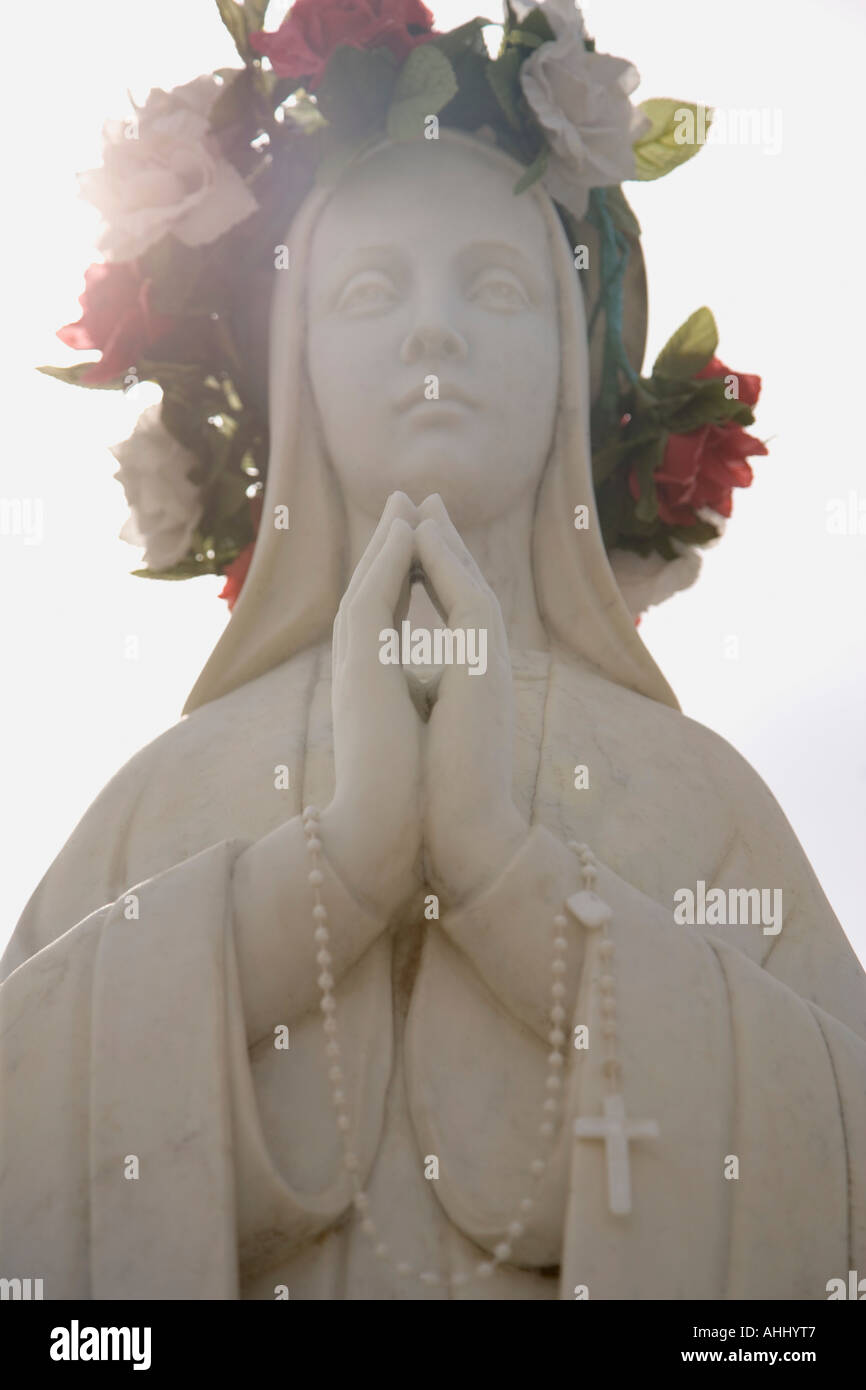 Adorned praying statue Stock Photo - Alamy