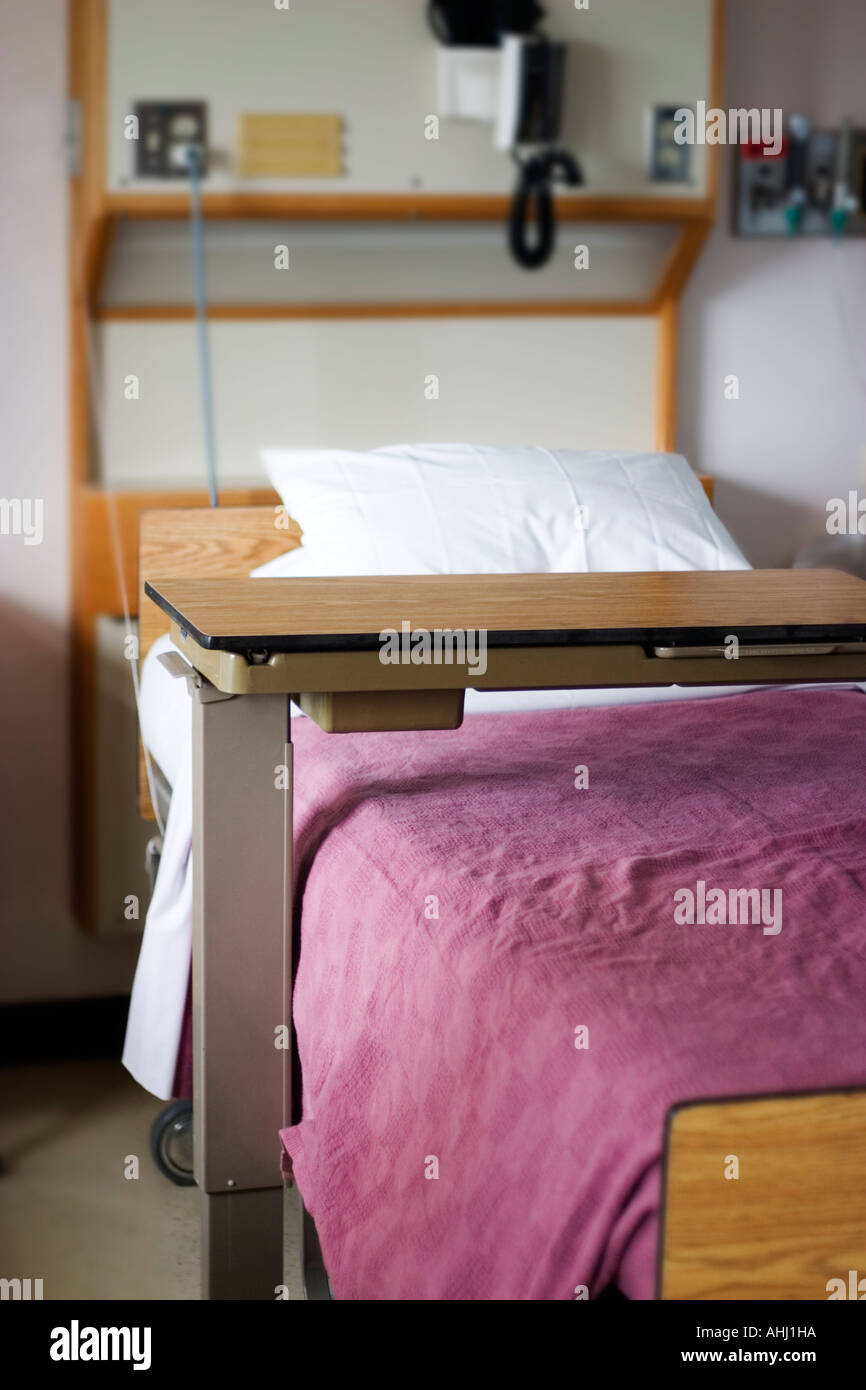Empty Hospital bed Stock Photo - Alamy
