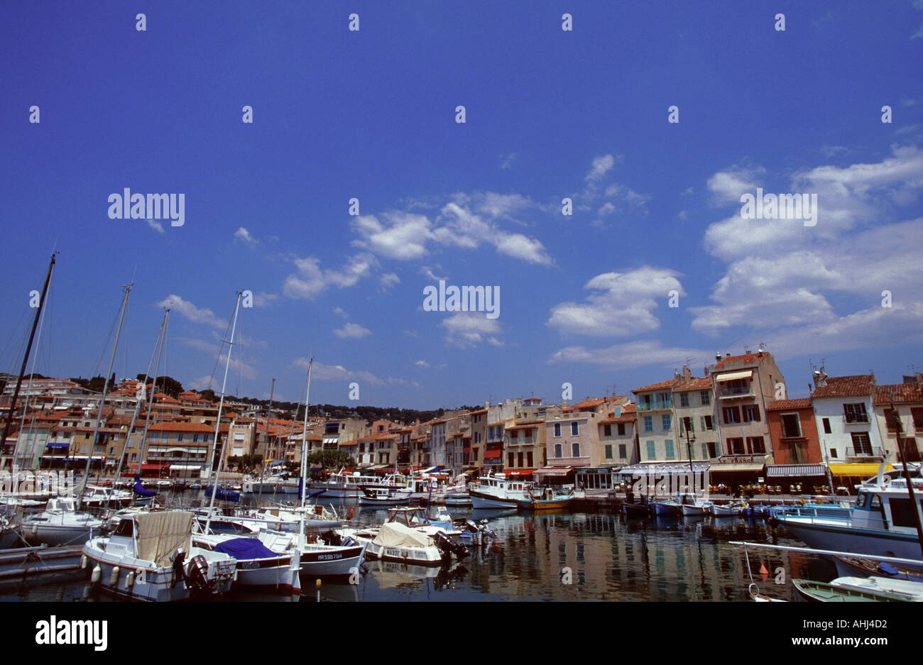Cassis harbour french riviera hi-res stock photography and images - Alamy