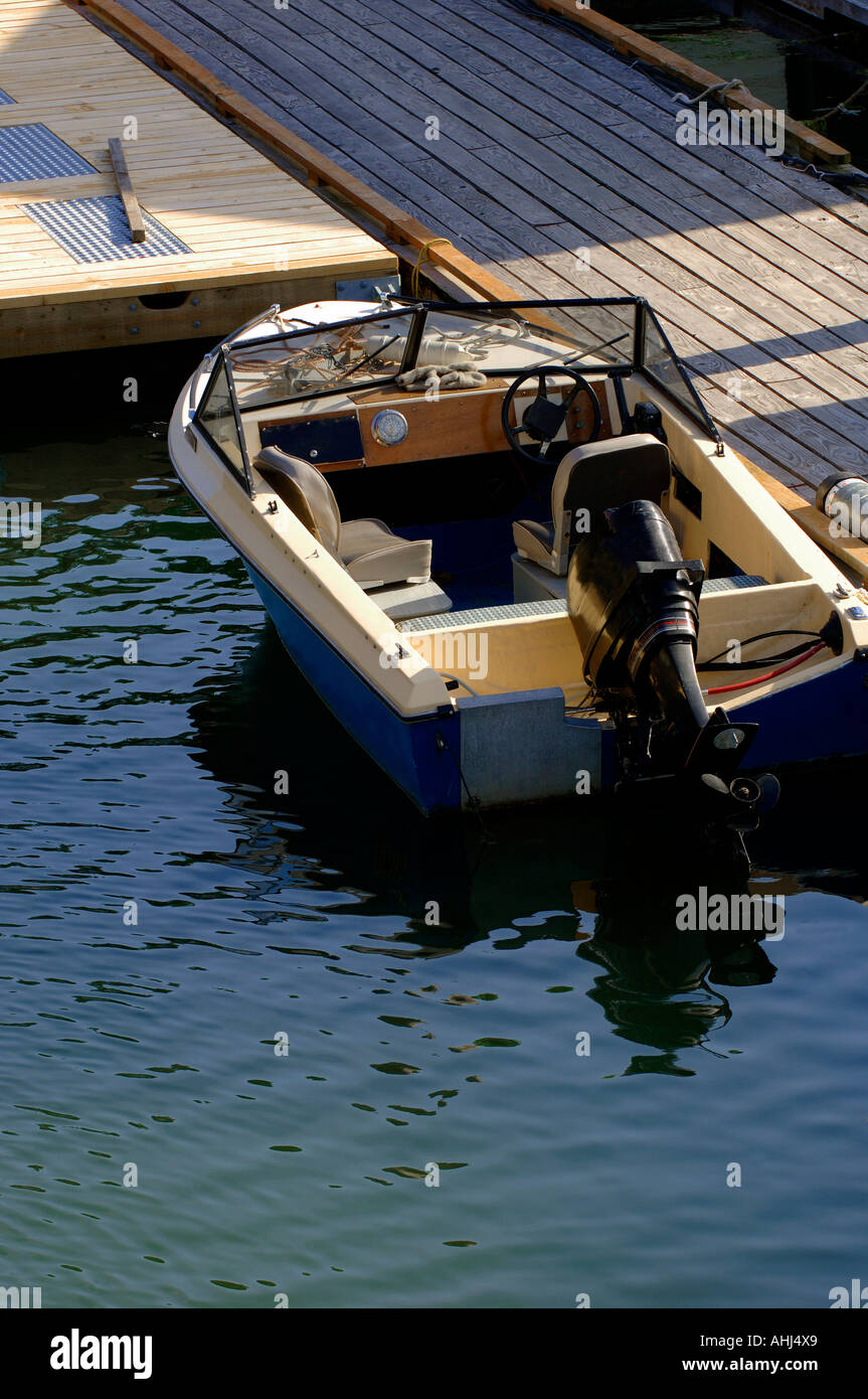 Docked speed boat Stock Photo - Alamy