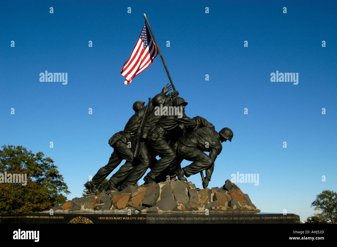 The Marine Corps War Memorial known as the Iwo Jima Statue Washington ...