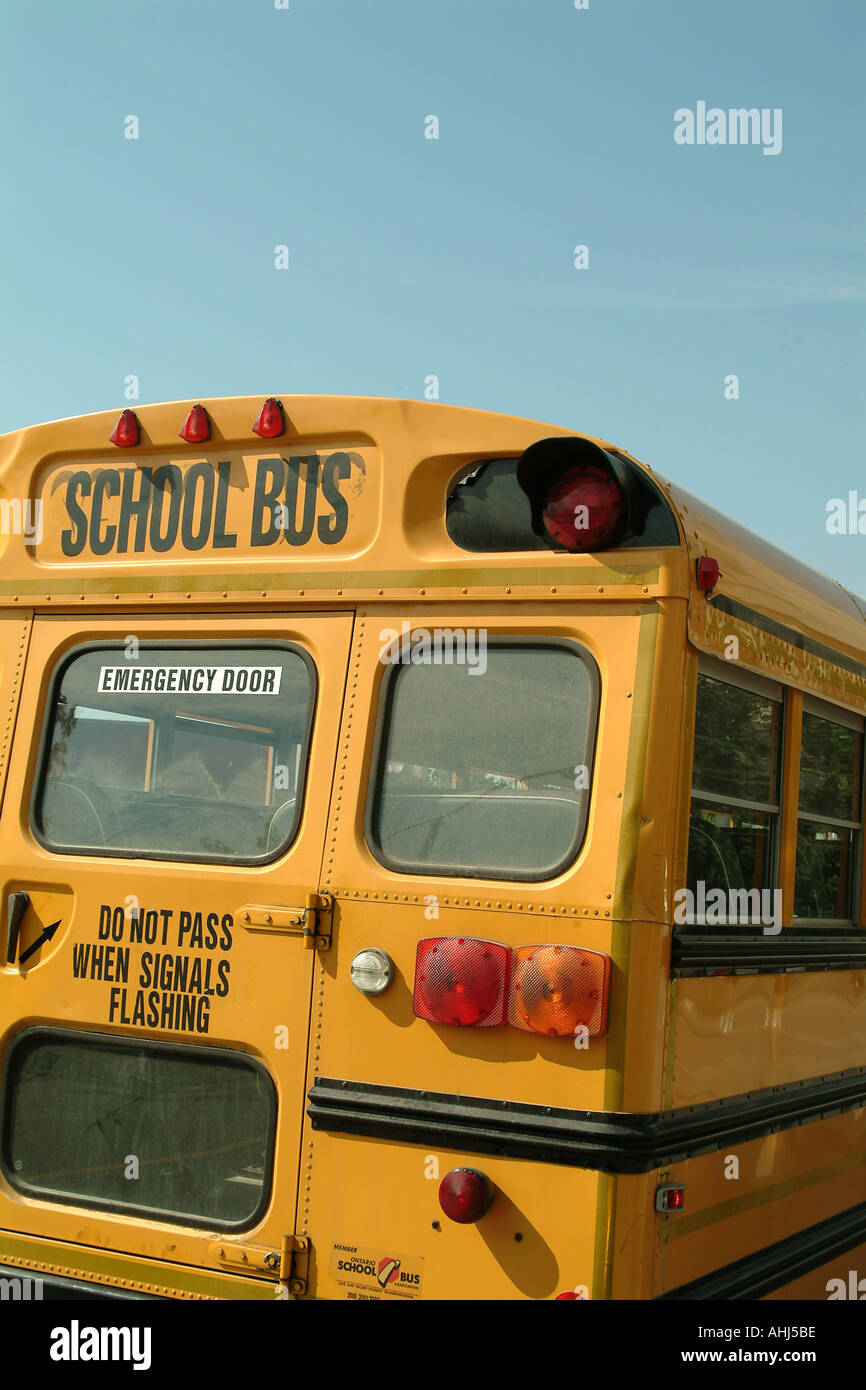 American school bus rear view hi-res stock photography and images - Alamy