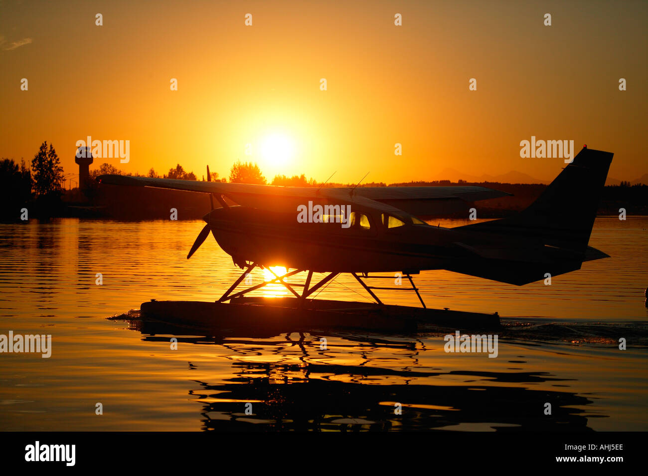 A float plane at Lake Hood Anchorage Alaska Lake Hood is the world s ...
