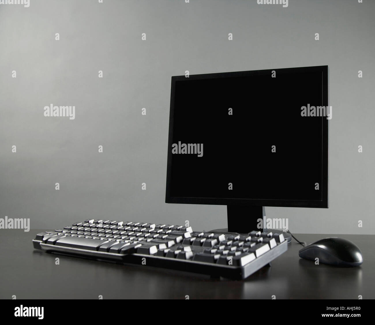 Flat screen computer monitor with keyboard and mouse Stock Photo - Alamy