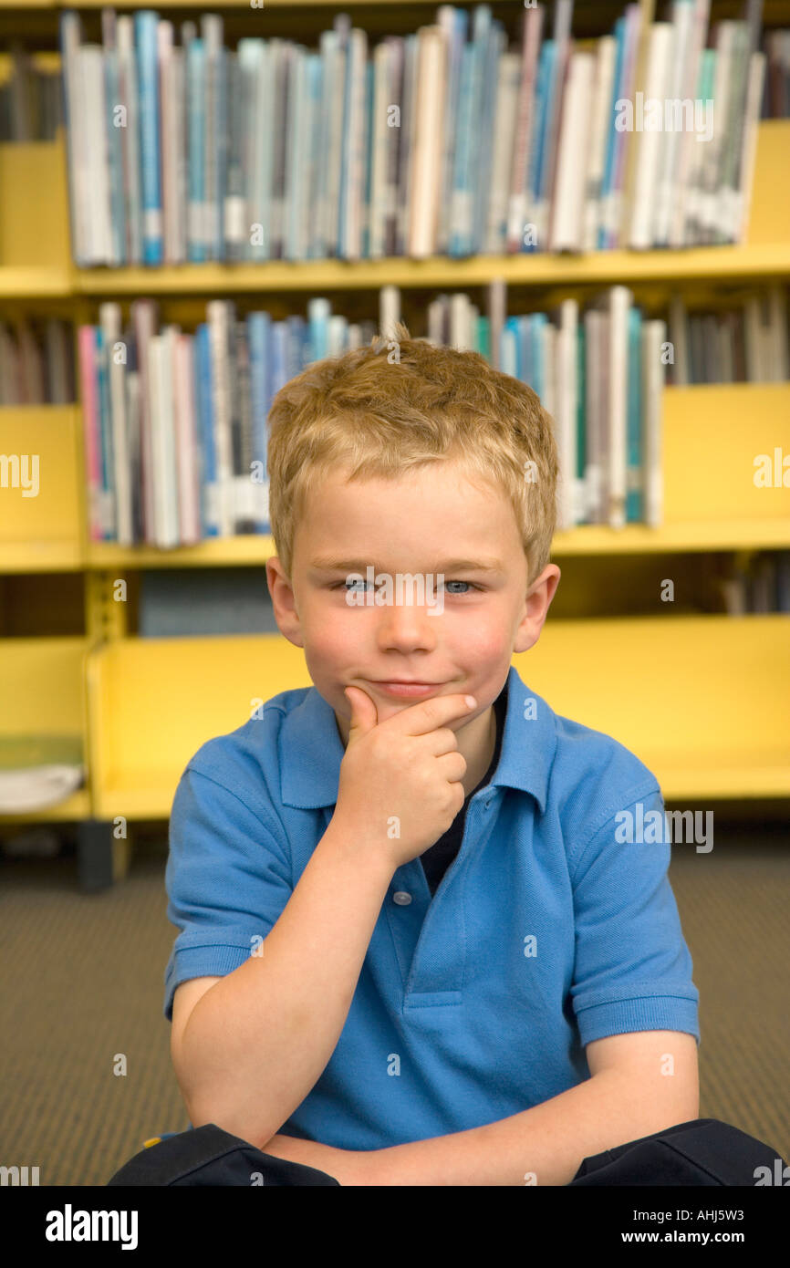 Young boy at the library Stock Photo - Alamy