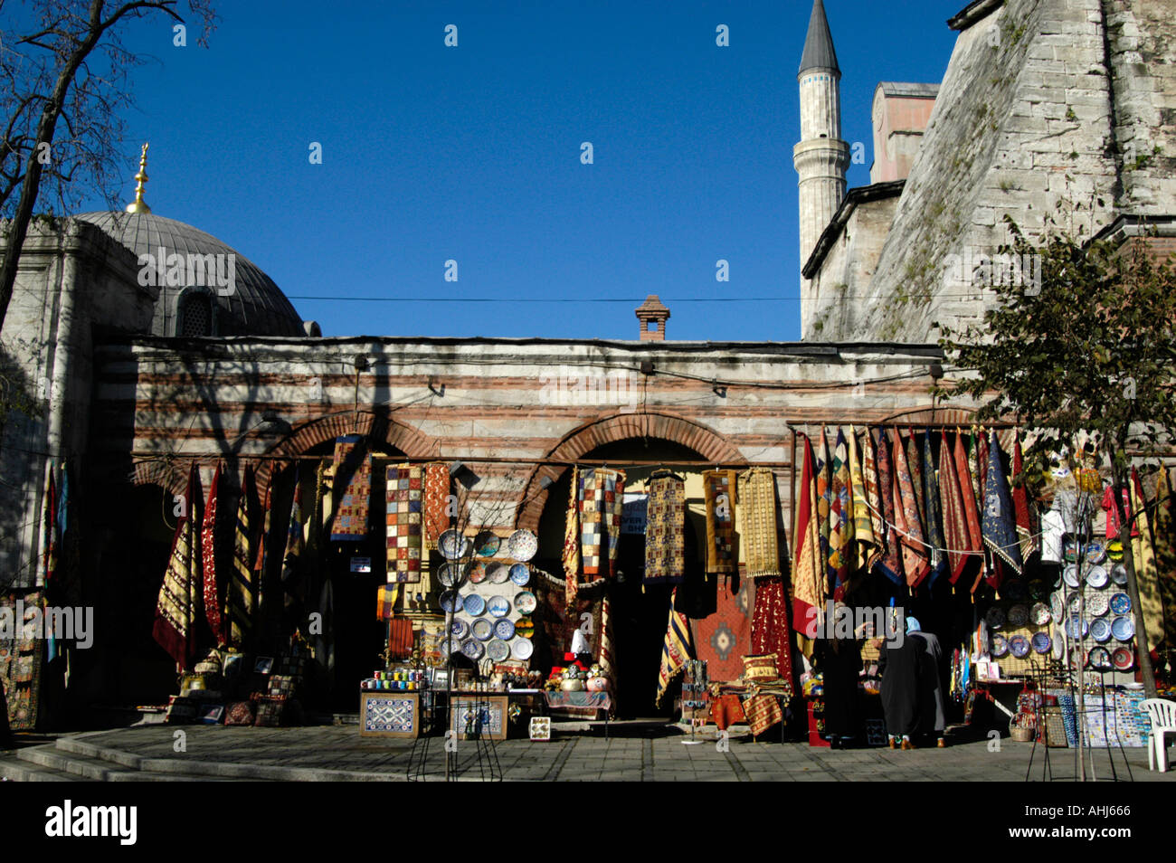 Street market stall in Sultanahmet, Istanbul, Turkey Stock Photo - Alamy