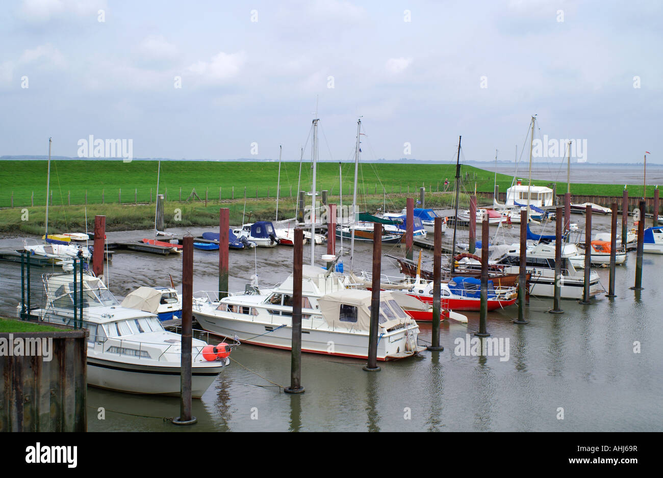 boats without water Stock Photo - Alamy
