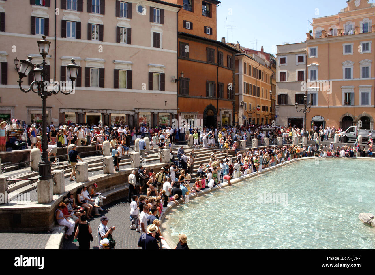 Crowd of onlookers at the Trevi Fountain Rome Stock Photo - Alamy