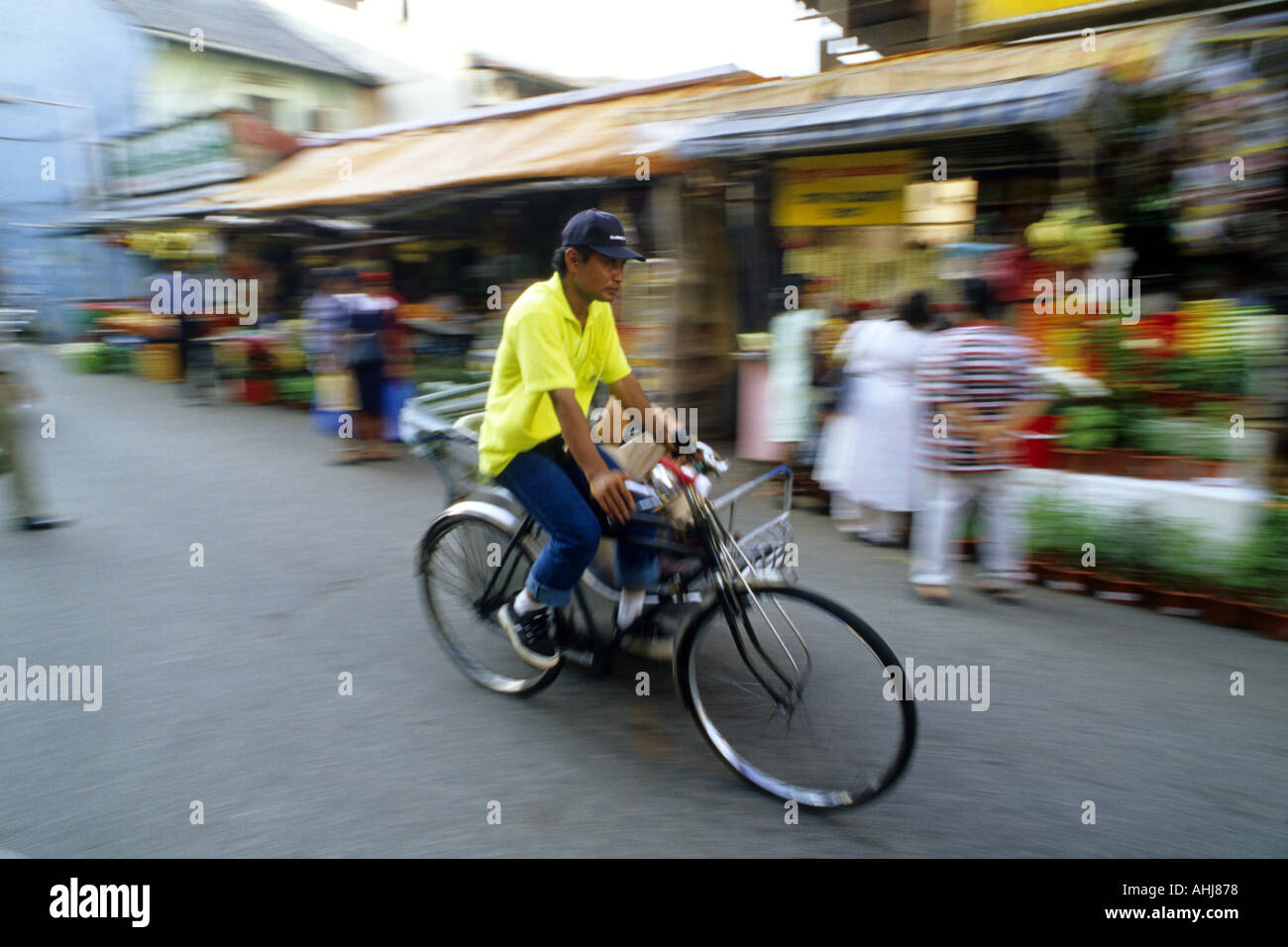 Singapore rickshaw hi-res stock photography and images - Alamy