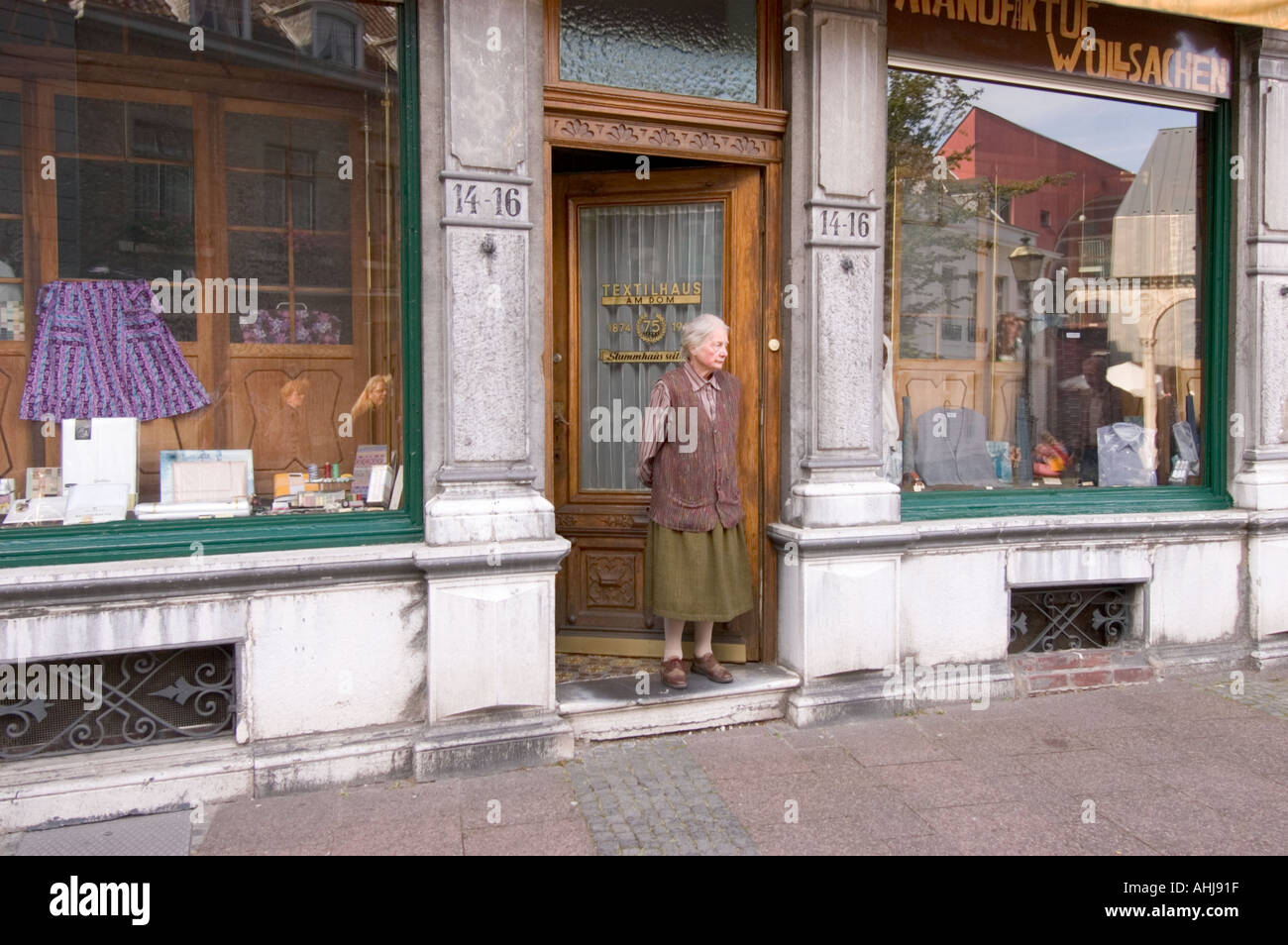Old fashioned clothing hi-res stock photography and images - Alamy