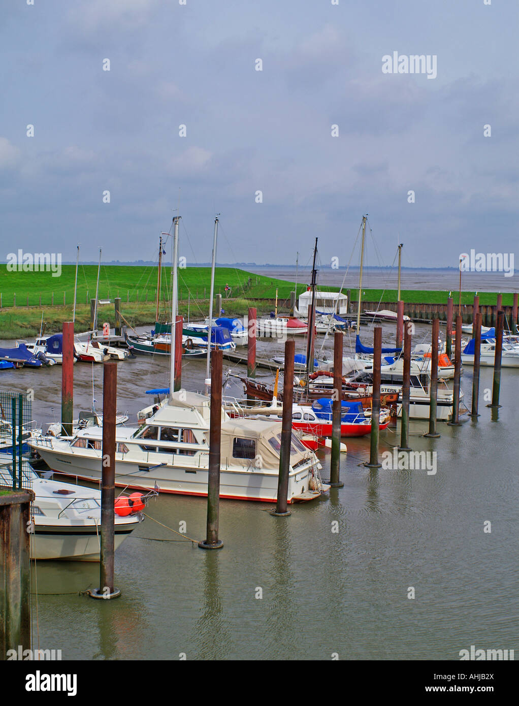 boats without water Stock Photo - Alamy