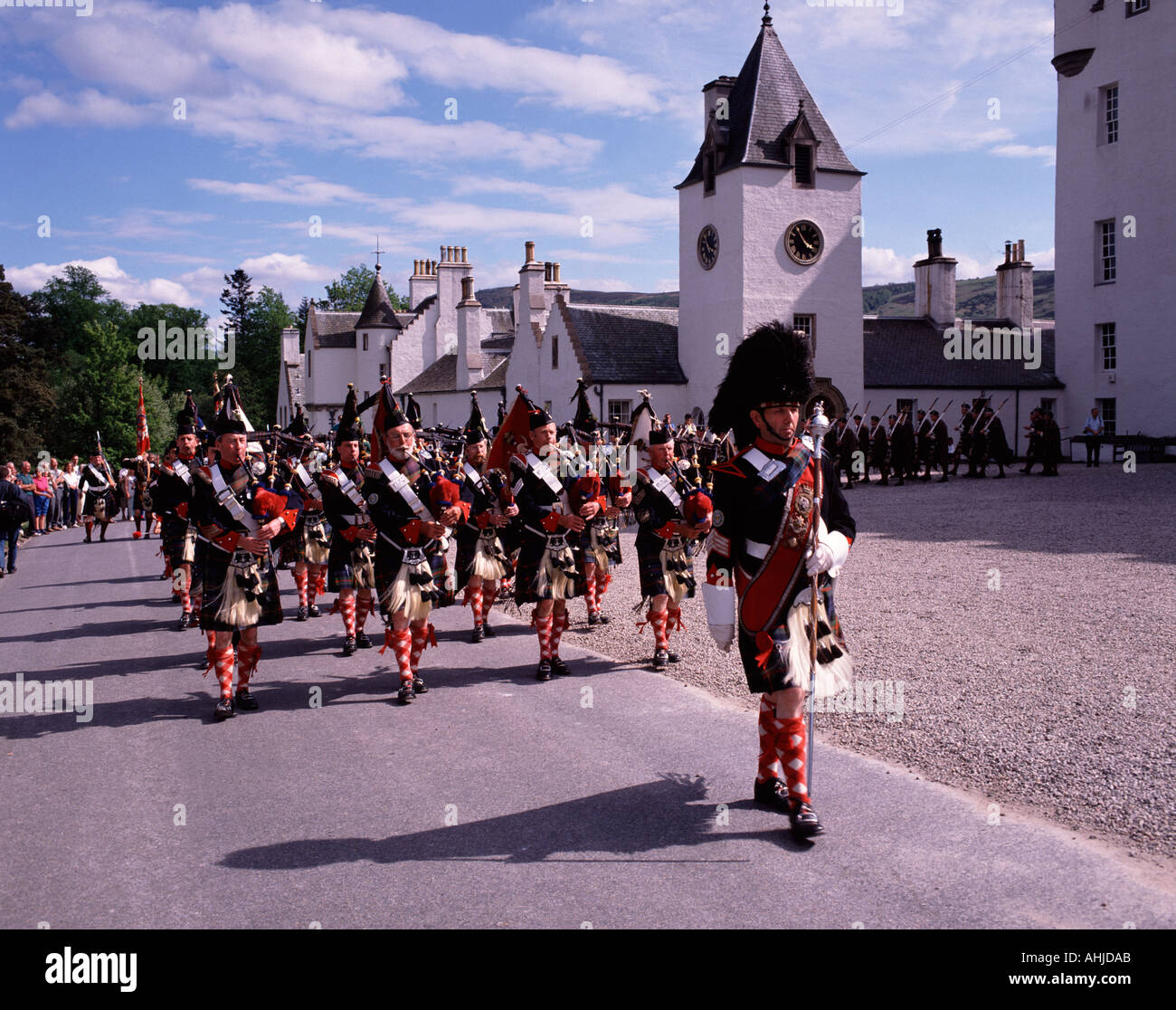 Atholl highlanders on parade blair hi-res stock photography and images ...