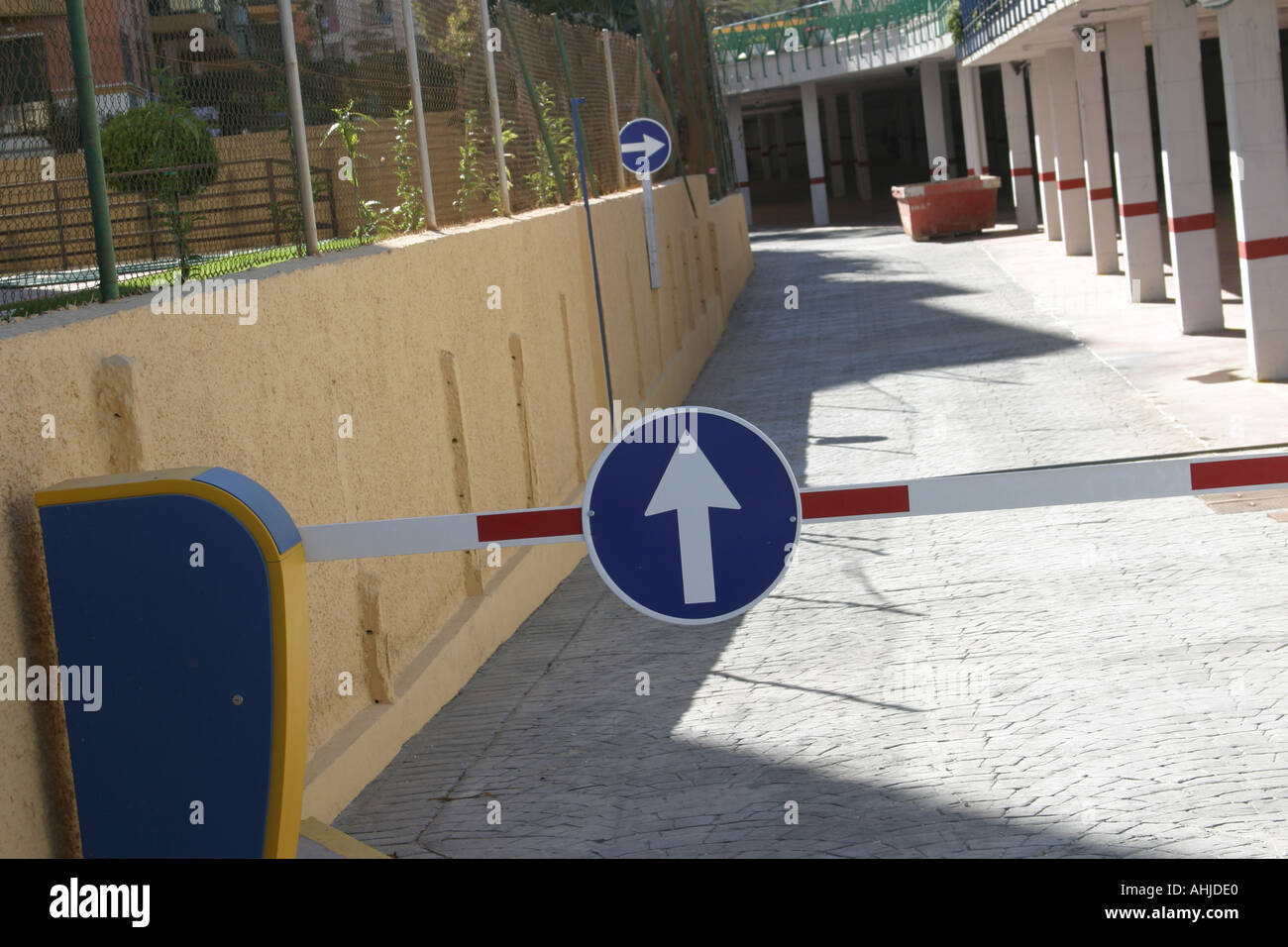 Across the road hi-res stock photography and images - Alamy