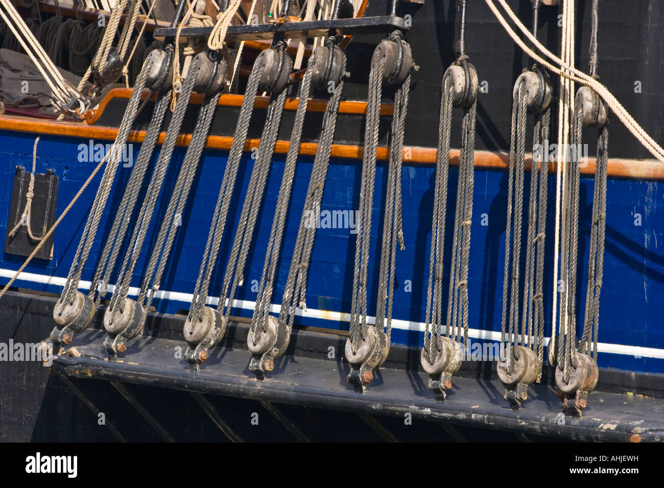 Ships rigging hi-res stock photography and images - Alamy