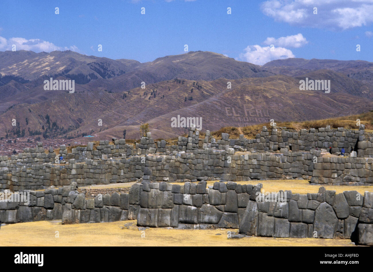 Stonework of the walls of sacsayhuaman hi-res stock photography and ...