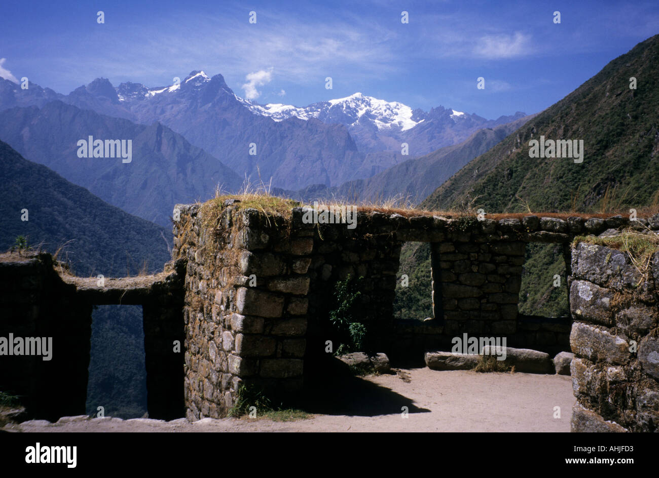 Overgrown Inca walls with windows and doors at Winyay Wina Valley and ...